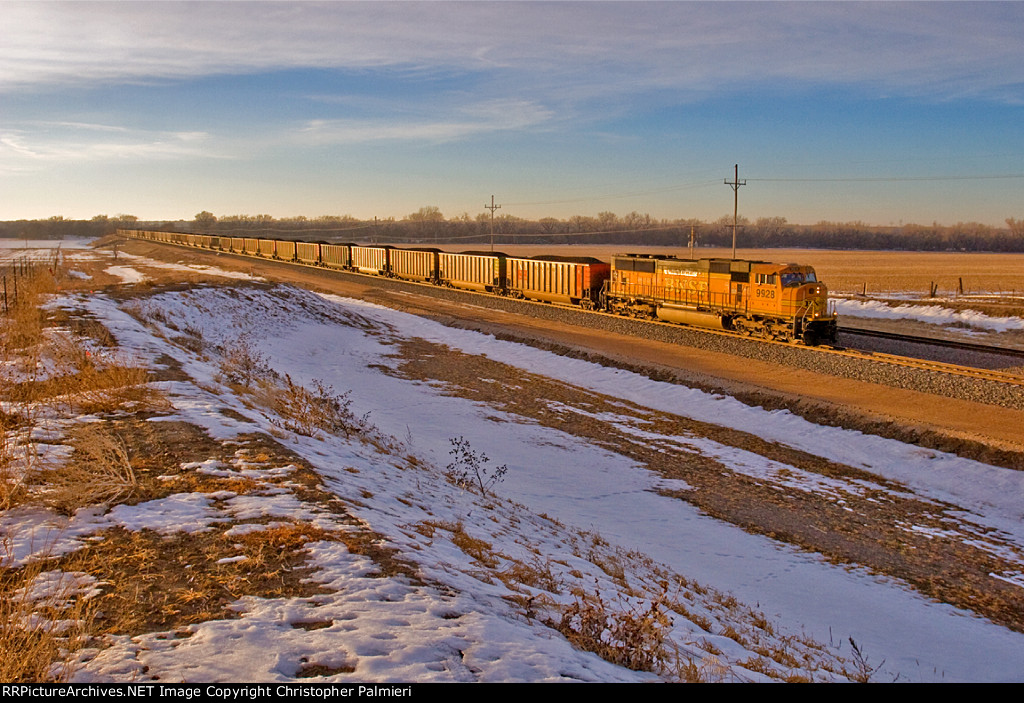 BNSF 9928 Leads C-WTMSAI0-01